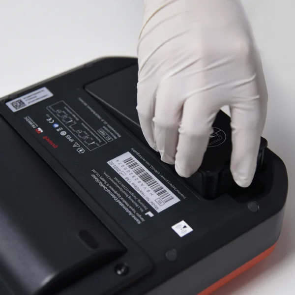 เครื่องกระตุกหัวใจด้วยไฟฟ้าแบบอัตโนมัติ (AED) Yuwell รุ่น HeartSave YA8 รับประกัน 6 ปี - Realmed ...