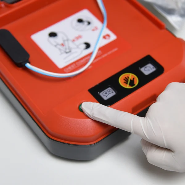 เครื่องกระตุกหัวใจด้วยไฟฟ้าแบบอัตโนมัติ (AED) Yuwell รุ่น HeartSave YA8 รับประกัน 6 ปี - Realmed ...